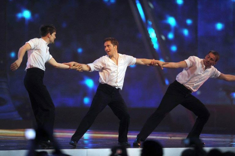 Let Norwegian Hat Kicking Dance (Hallingdans) Catch You - The Nordic Page