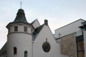 Young Muslims in Norway to Make a Ring around Synagogue - The Nordic Page